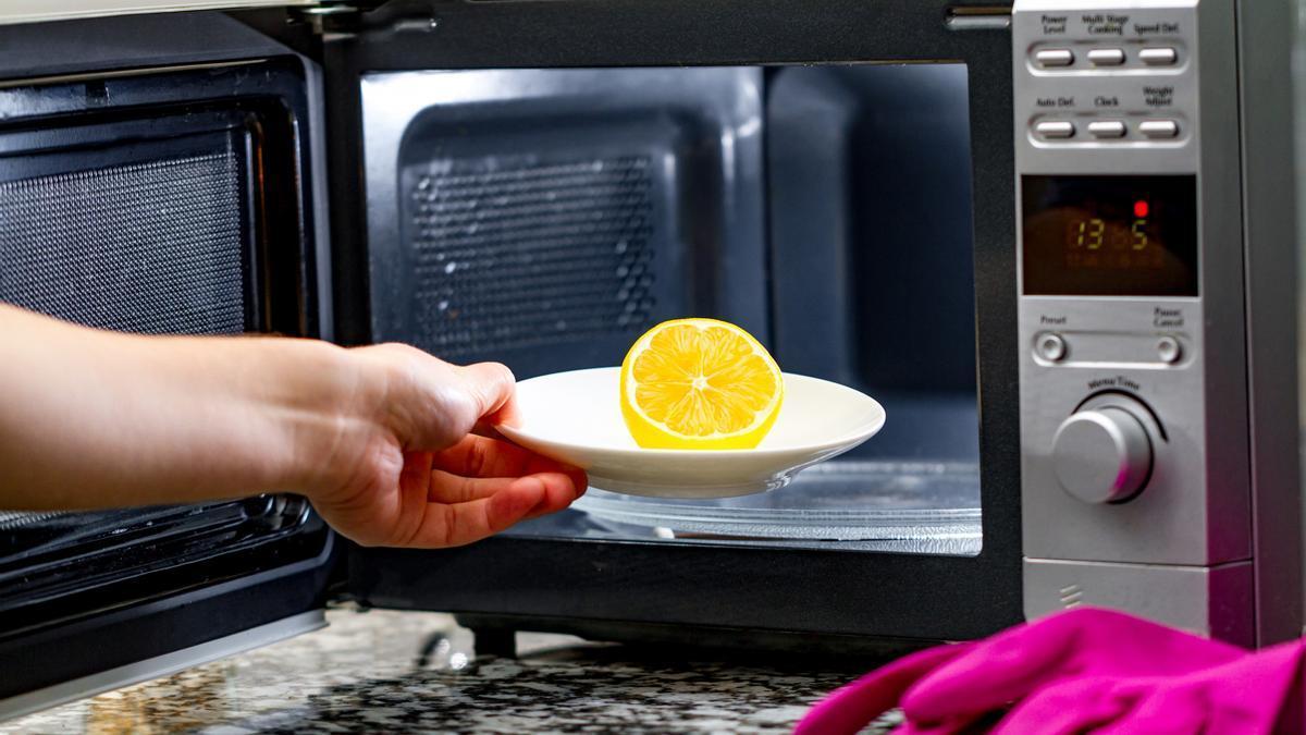 4 consejos para limpiar tu microondas y dejarlo tan limpio como el ...